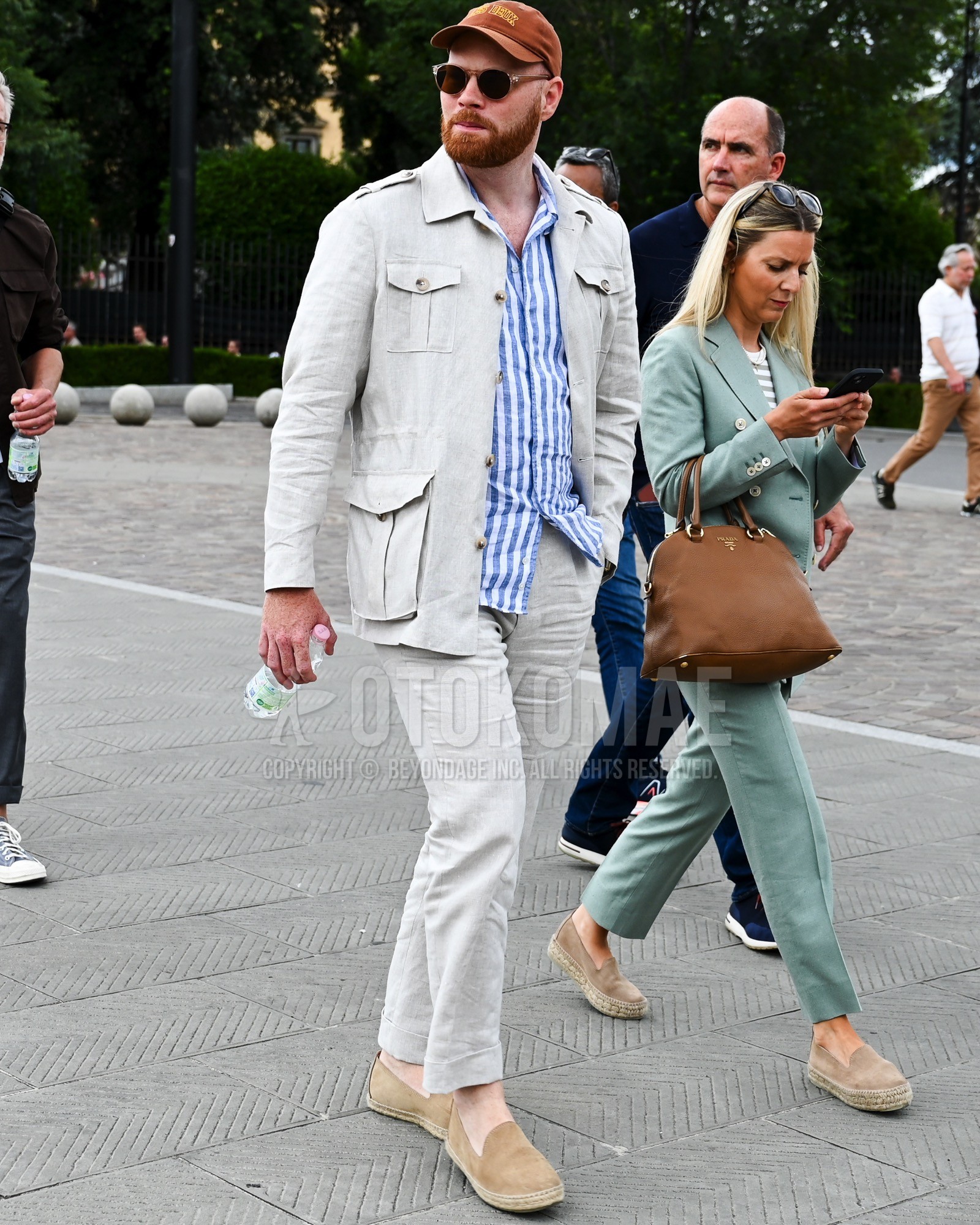 Men's spring summer autumn outfit with brown one point baseball cap ...