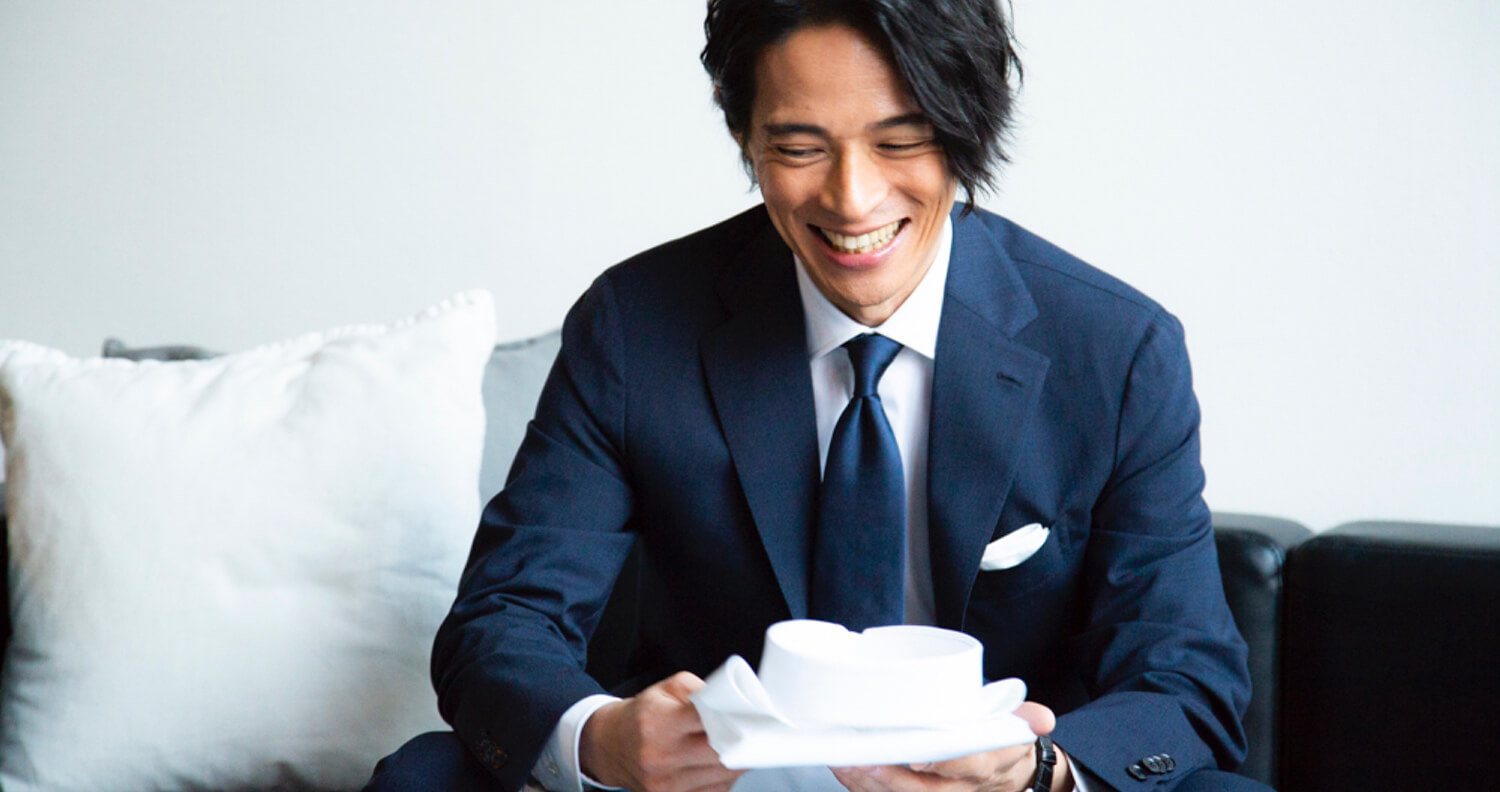 コスパ最強の白シャツを手がける新星「ARCODIO」が初代バチェラーの久保裕丈氏と新モデルを共同開発！ | メンズファッションメディア OTOKOMAE / 男前研究所