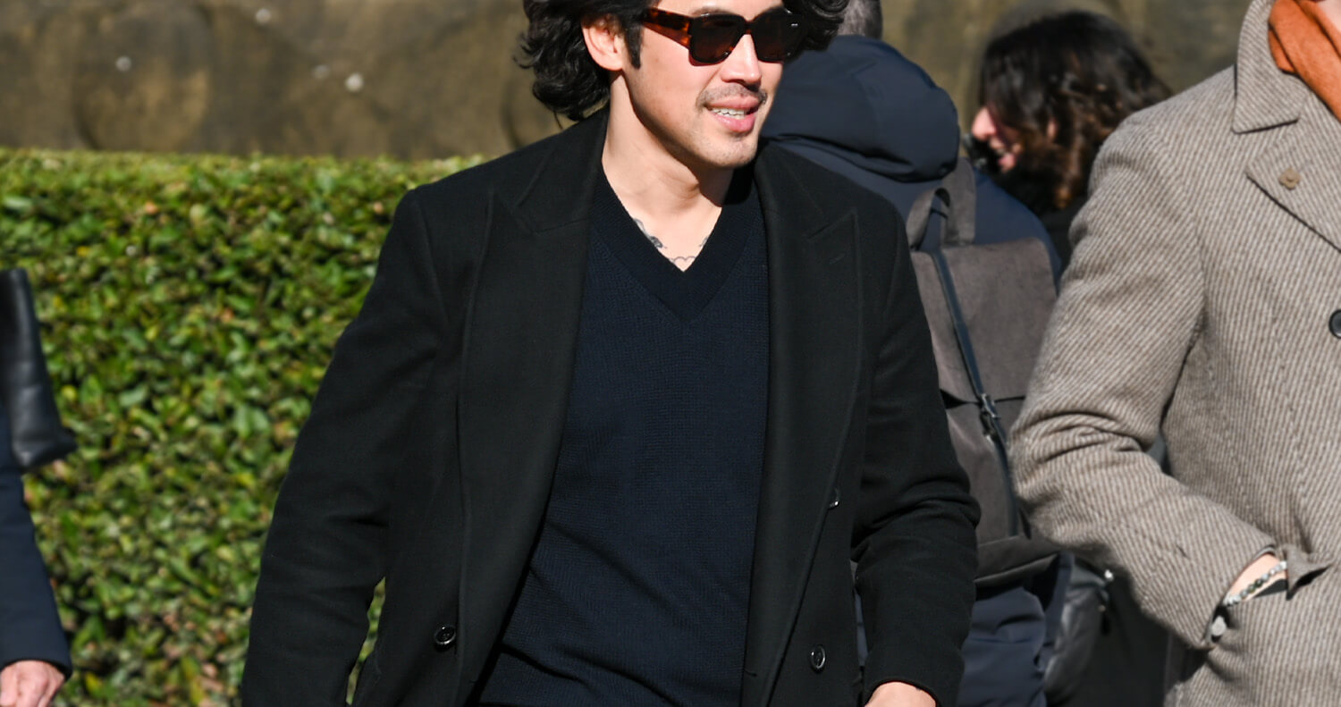 冬コーデに映える「Vネックニット」を求めて | メンズファッションメディア OTOKOMAE / 男前研究所